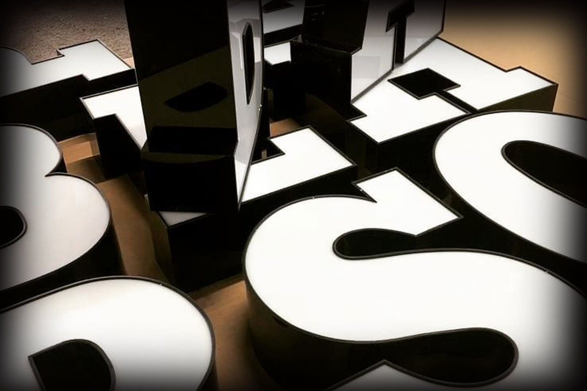 Lettrage plexiglass - Lettre Relief